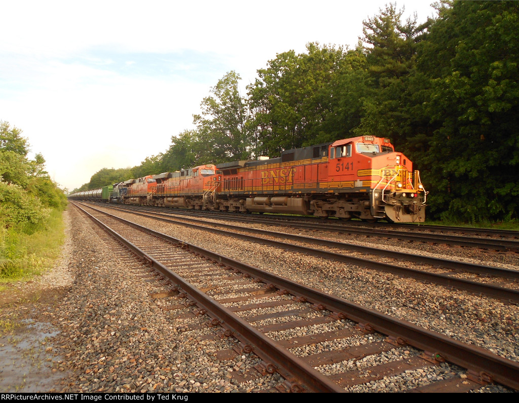 BNSF 5141, 7254, 7496 & MEC 600